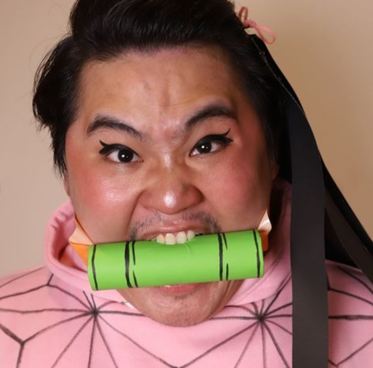 Nezuko de Kimetsu No Yaiba ya tiene su cosplay low cost que no te ...