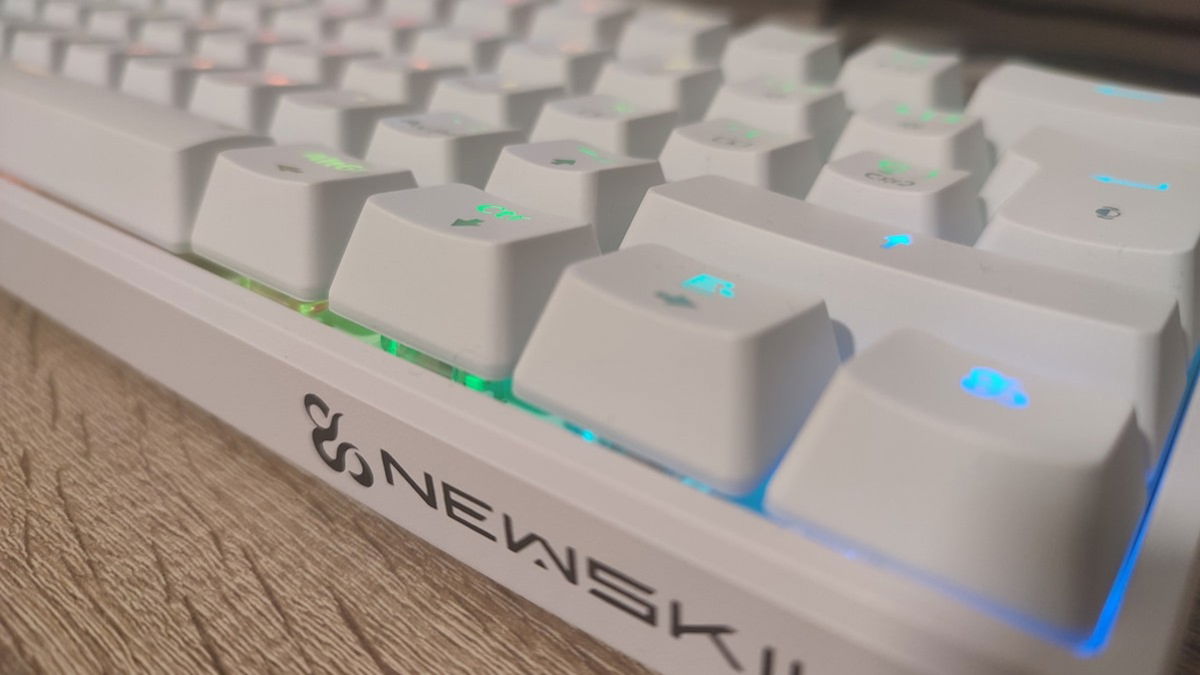 Análisis de Newskill Pyros V2 - Un teclado 60% inalámbrico todoterreno